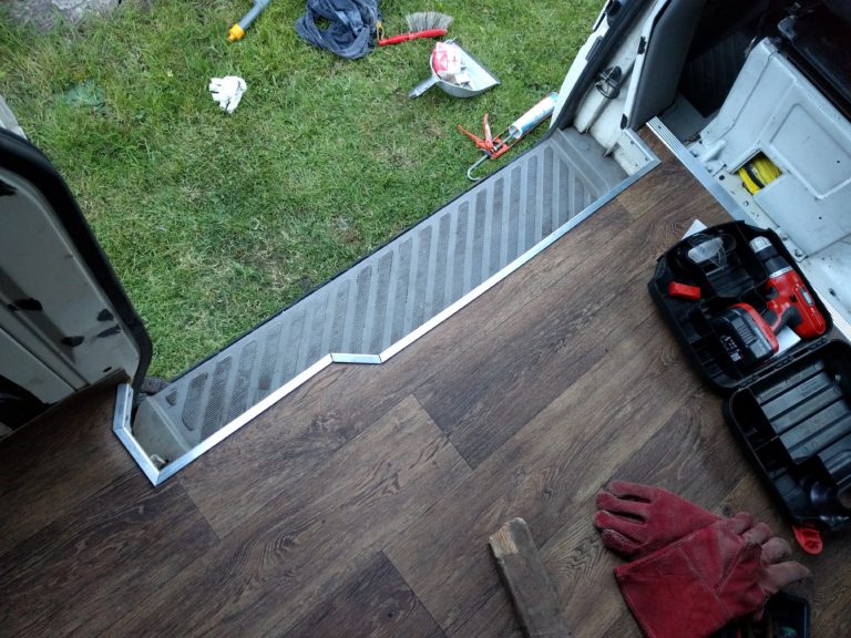 Fitting a Floor to The Van - Wander Van